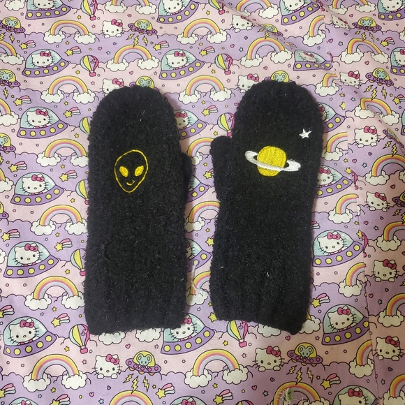 Urban Outfitters | Accessories | Alien Space Fuzzy Mittens Urban ...